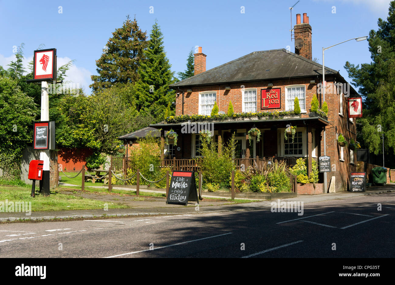Red Lion roadside local village pub Knotty Green Beaconsfield Bucks UK ...