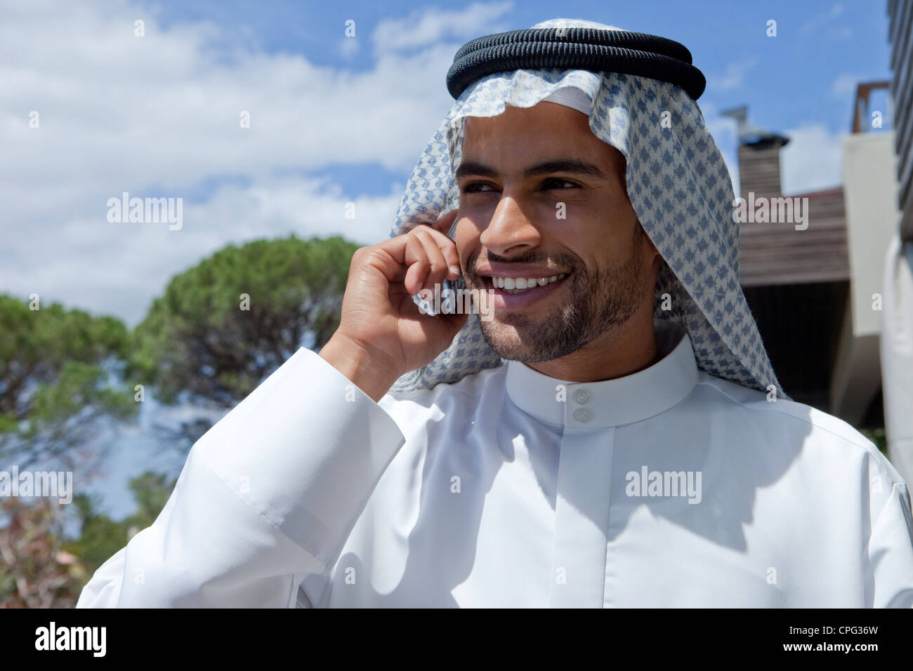 Qatari man on the phone hi-res stock photography and images - Alamy