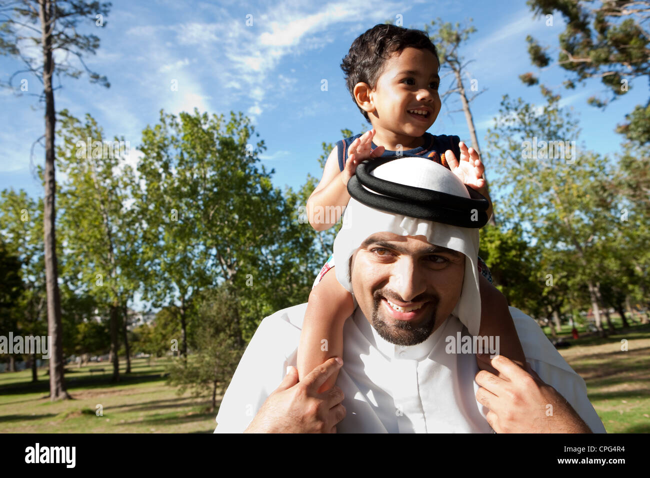 Qatari man with child hi-res stock photography and images - Alamy