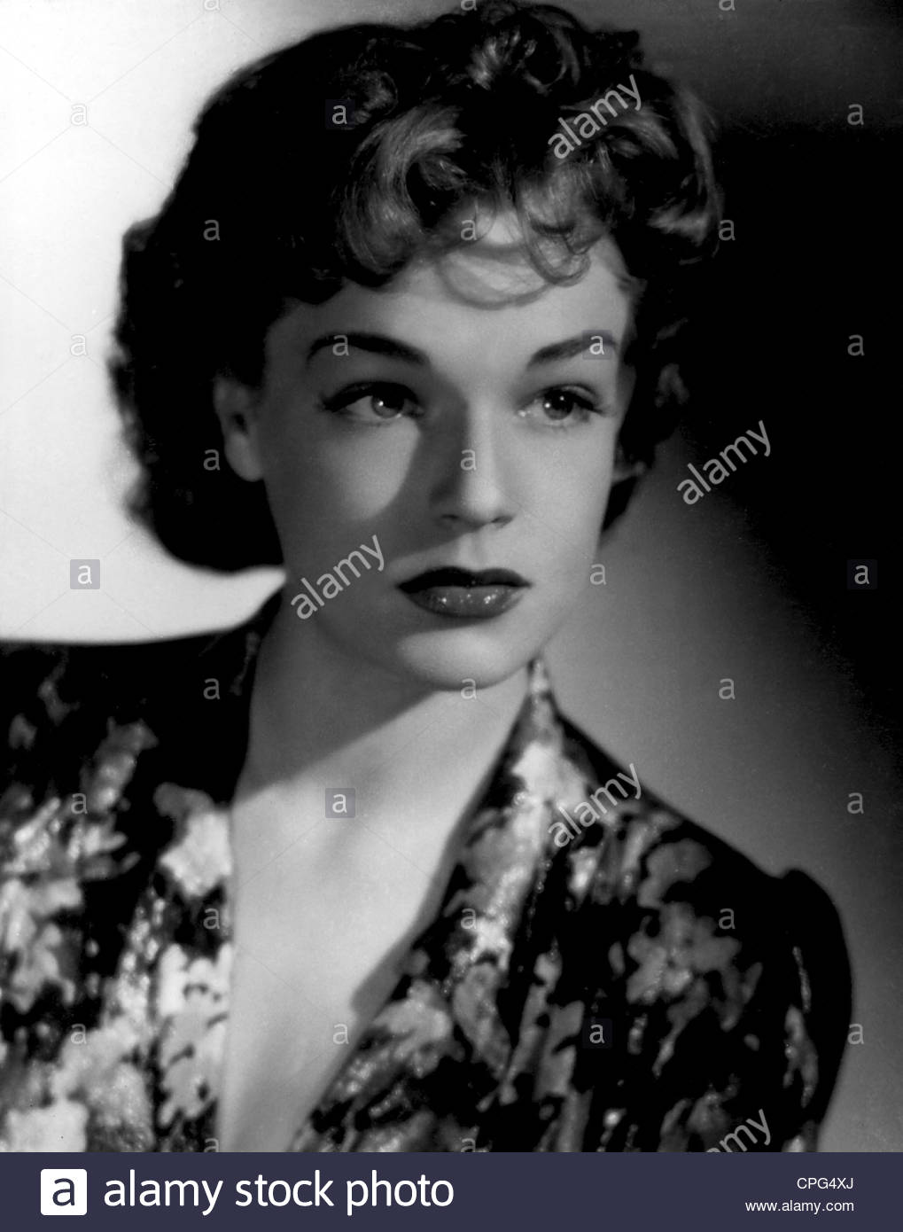 French Actress Simone Signoret Stock Photos & French Actress Simone ...