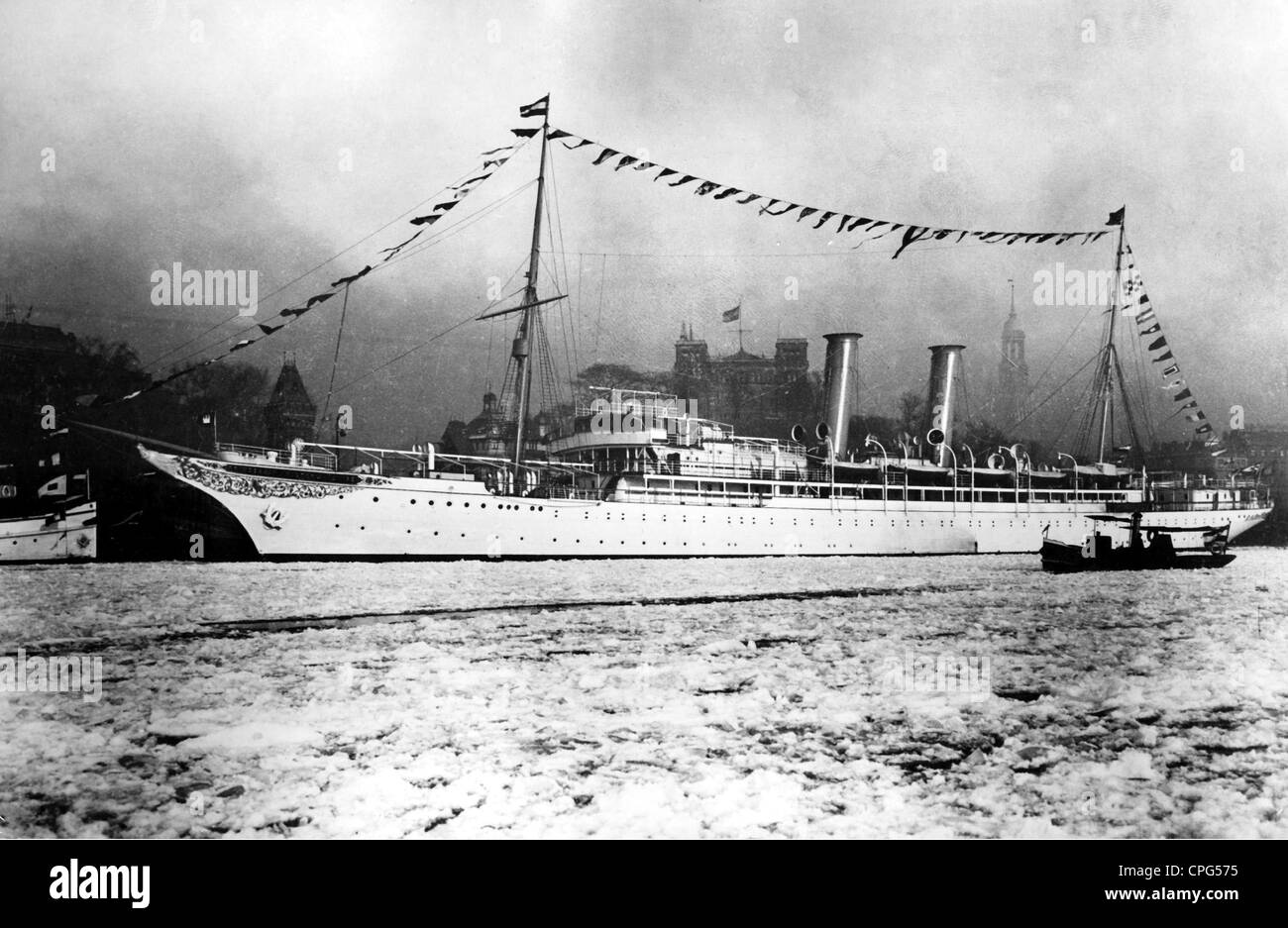 Passenger ship 1900s High Resolution Stock Photography and Images - Alamy