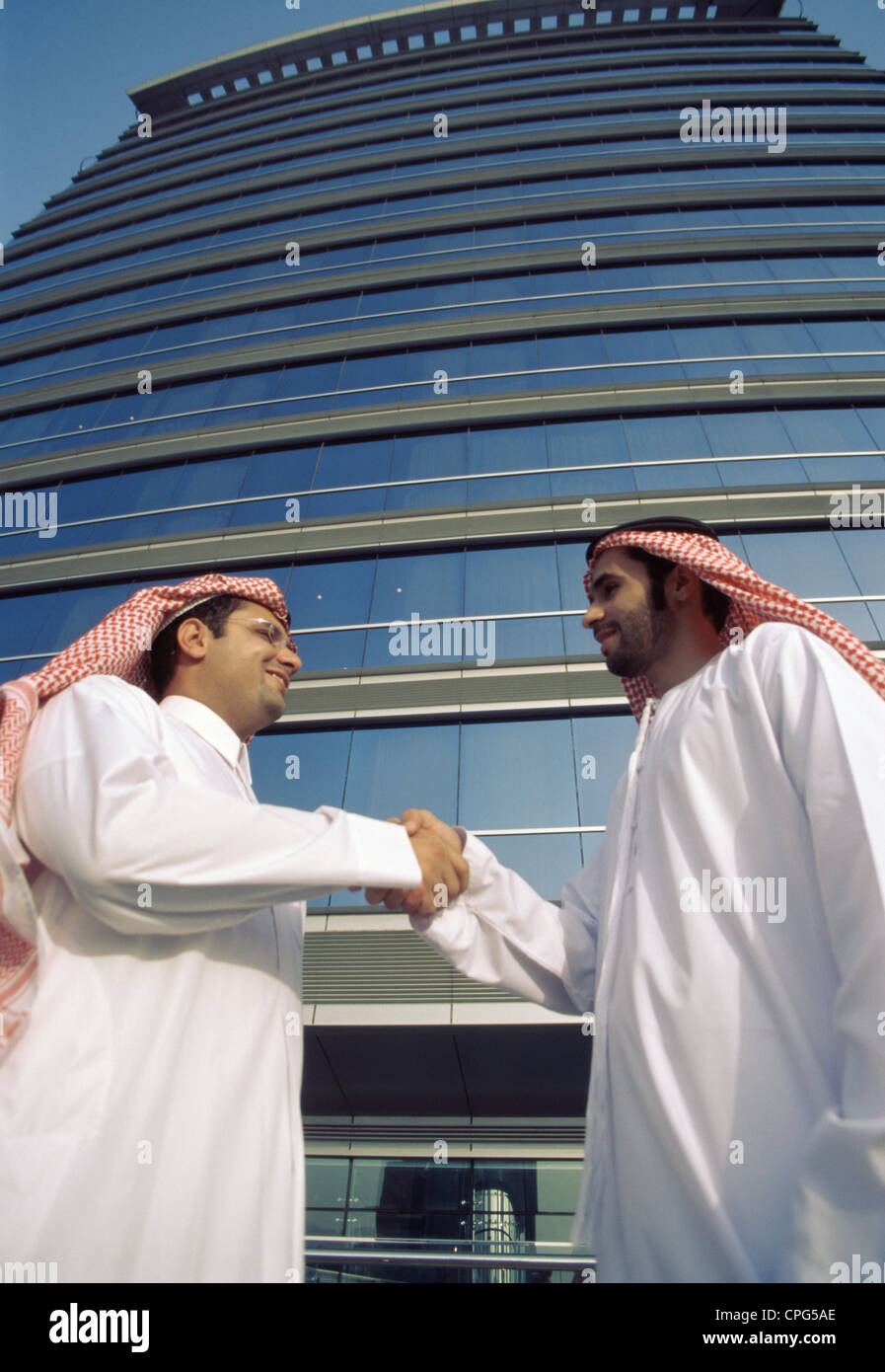 Arab men shaking hands Stock Photo - Alamy