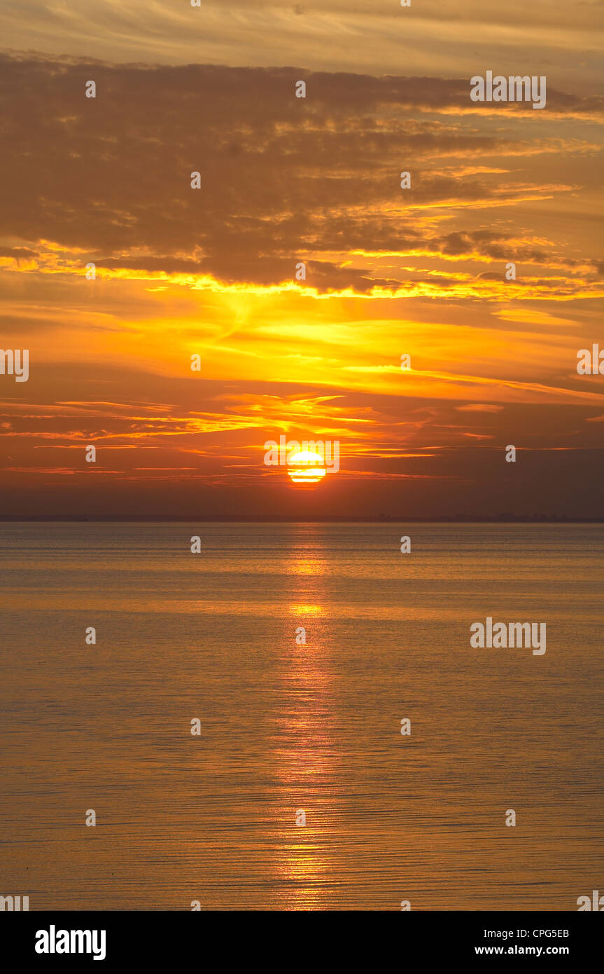 Reflection sun setting hi-res stock photography and images - Alamy