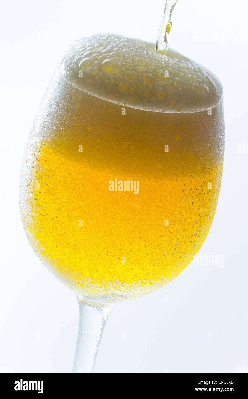 Vertical shot beer glass hi-res stock photography and images - Alamy