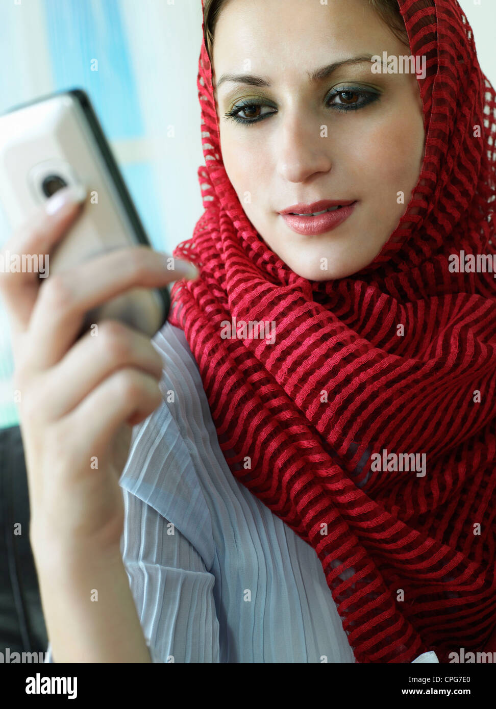 Arab lady on the phone Stock Photo - Alamy