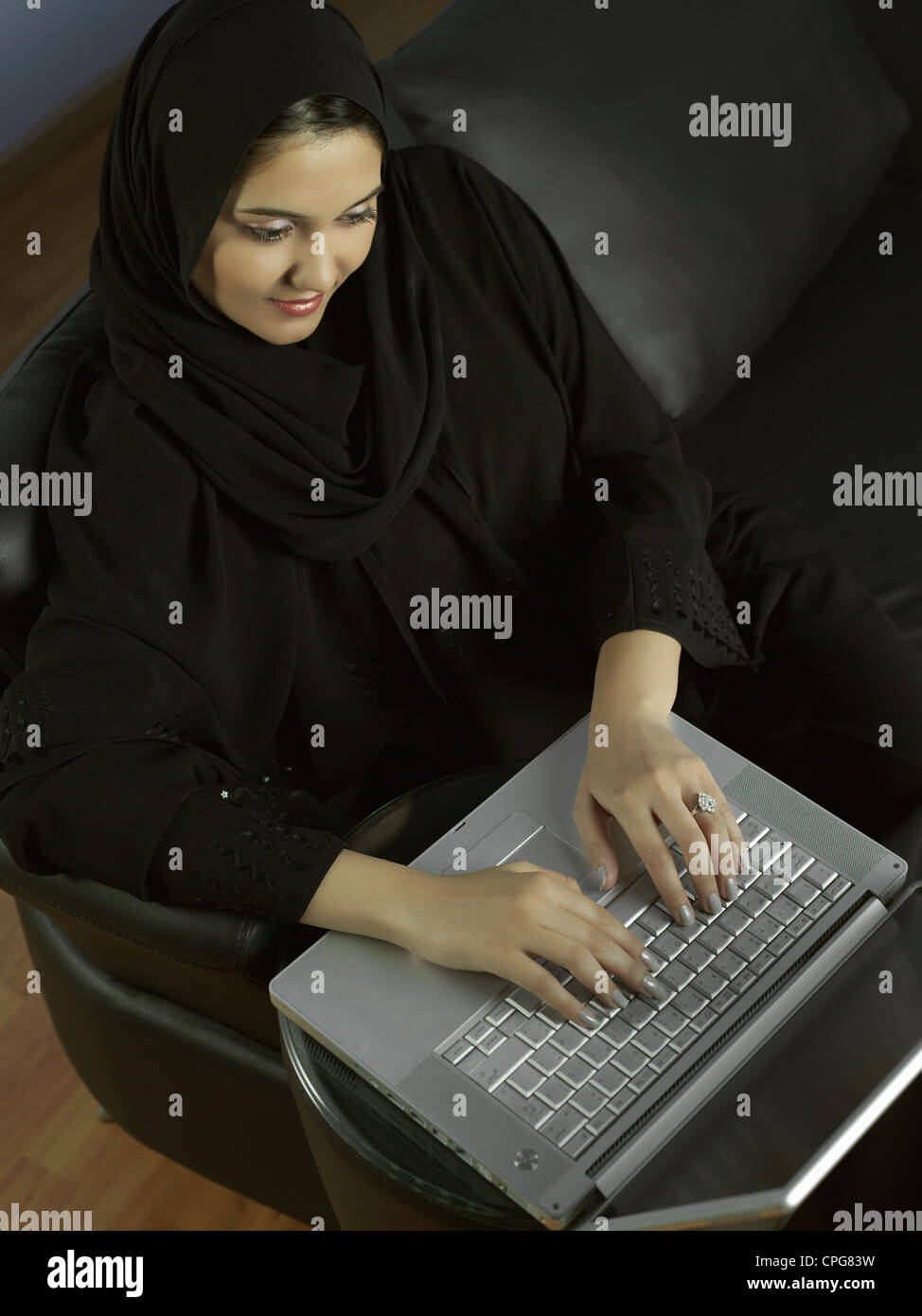 Women veil laptop hi-res stock photography and images - Alamy