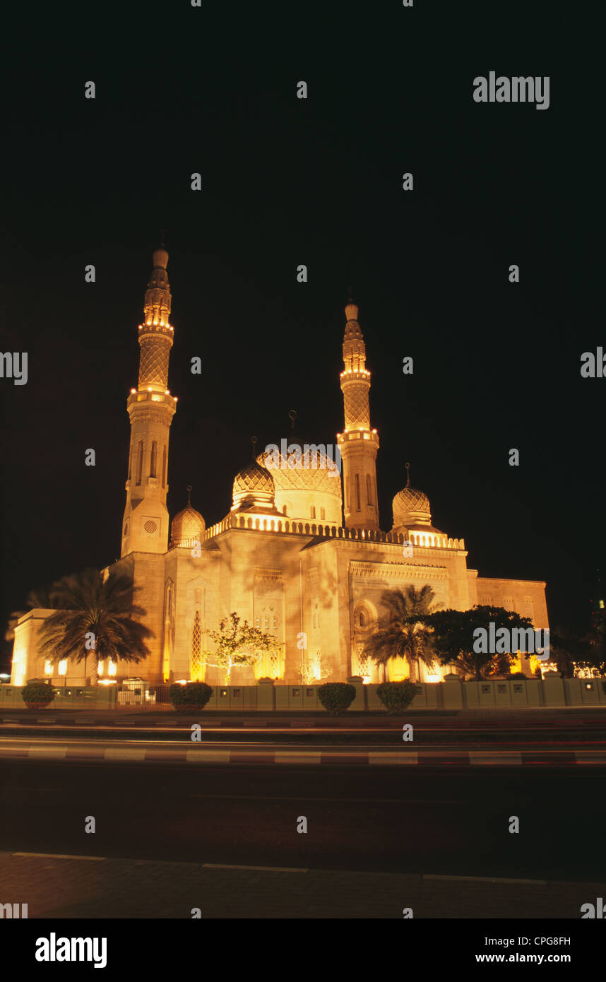 Beautiful Architecture of Mosque in Dubai Stock Photo - Alamy