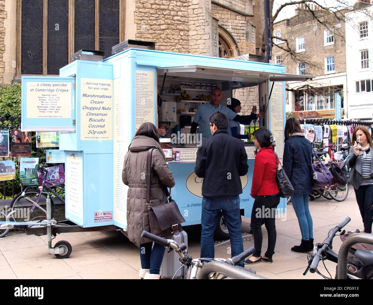 Mobile food van hi-res stock photography and images - Alamy