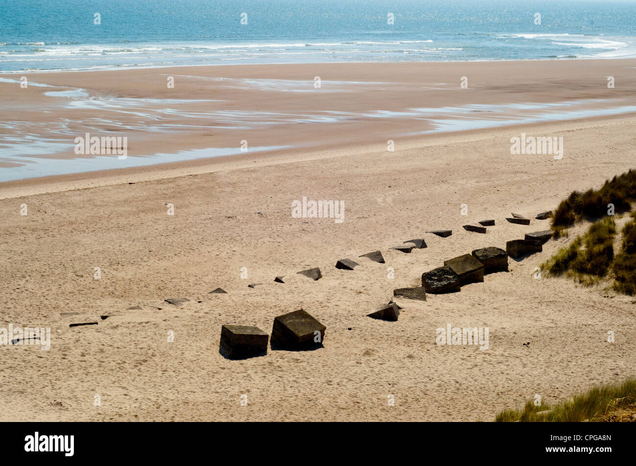 Tank traps hi-res stock photography and images - Alamy