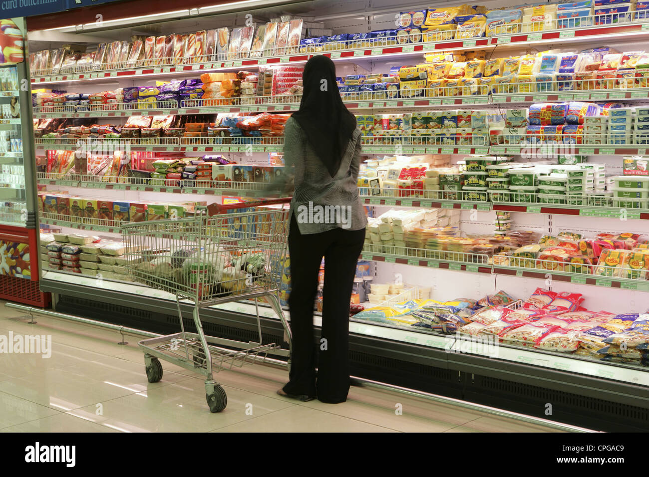 People inside the Supermarket Stock Photo - Alamy
