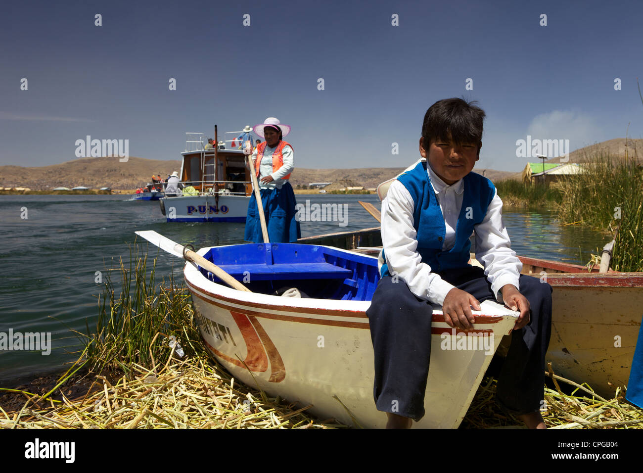 School children on boat, Islas Flotantes, floating islands, Lake ...