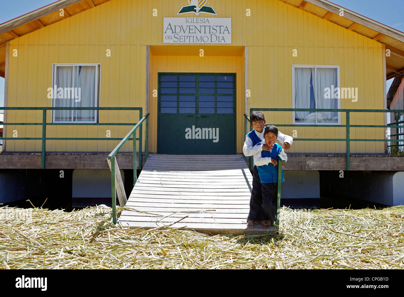 Puno lake titicaca palapaja peru school children on boat hi-res stock ...