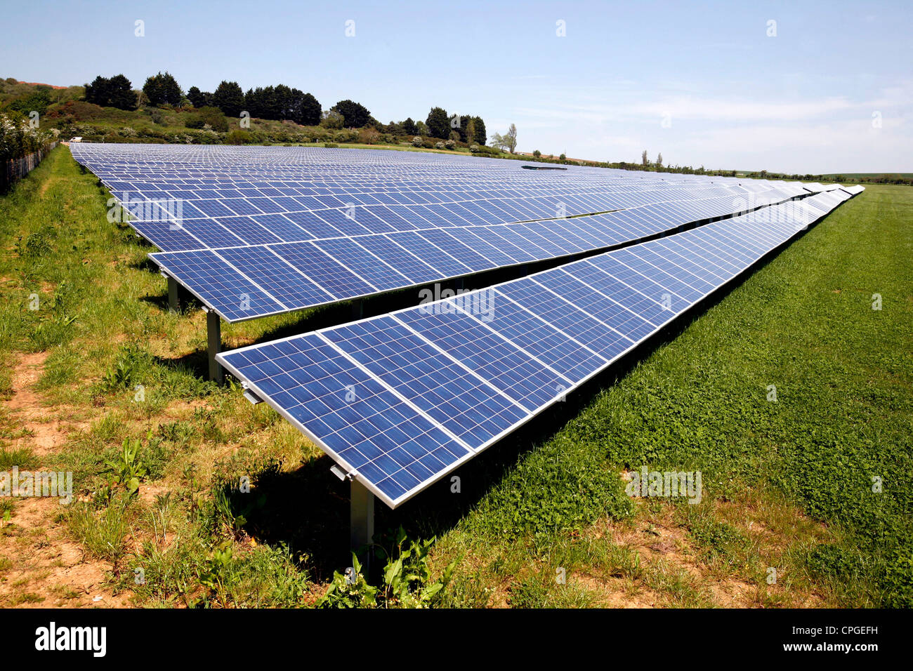 Uk solar farm hi-res stock photography and images - Alamy