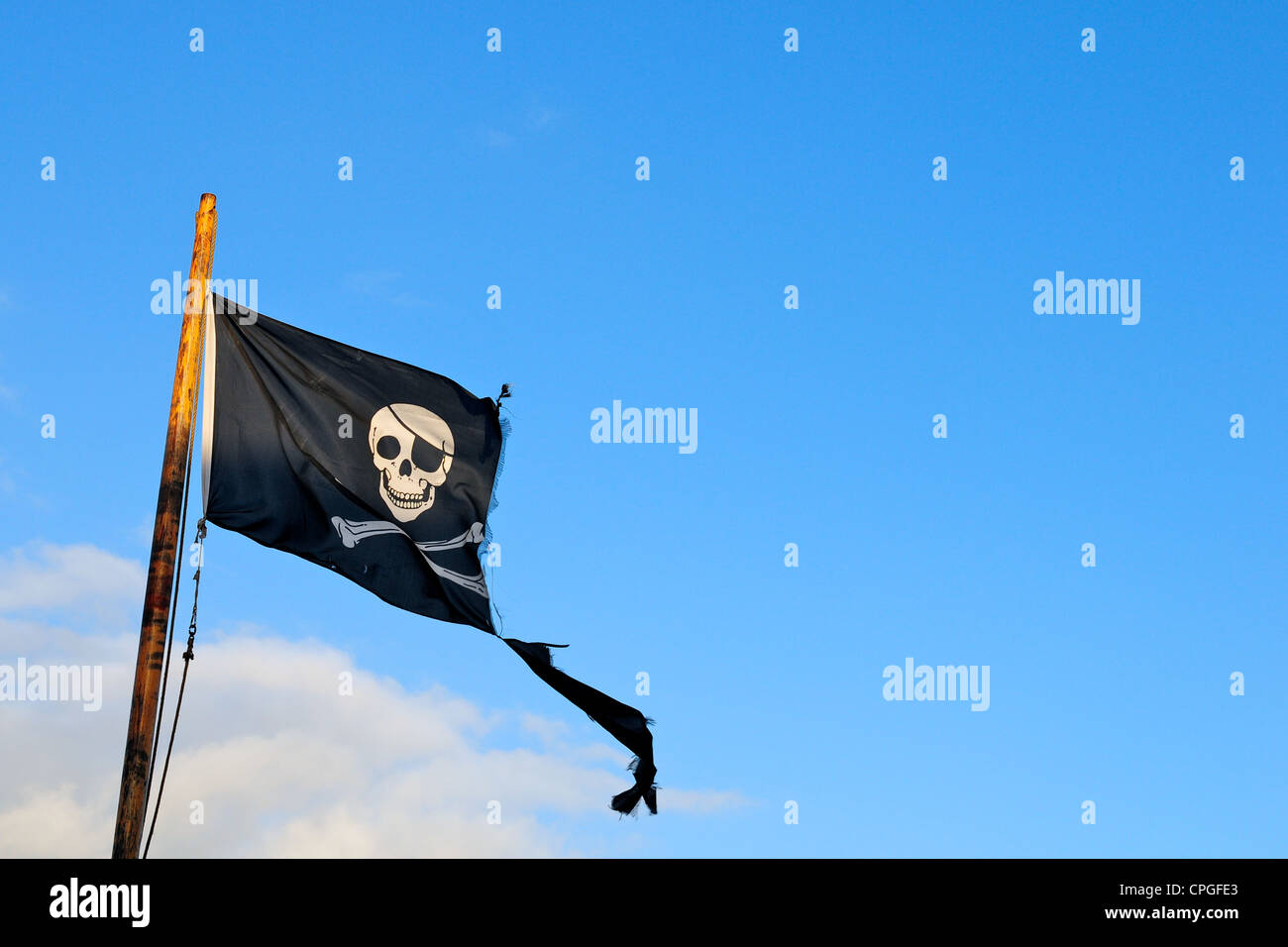 Jolly Roger / skull and crossbones pirate flag Stock Photo - Alamy