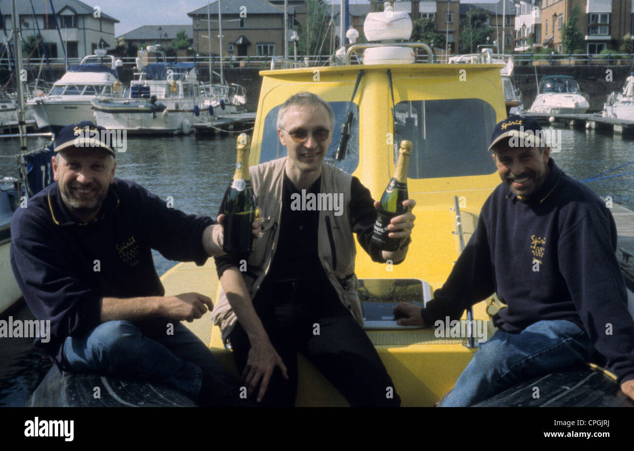 Spirit of Cardiff crew celebrating the first ever powerboat ...