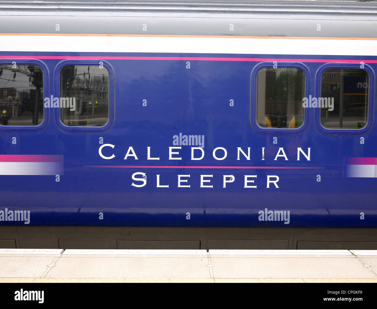 Carriage side view hi-res stock photography and images - Alamy