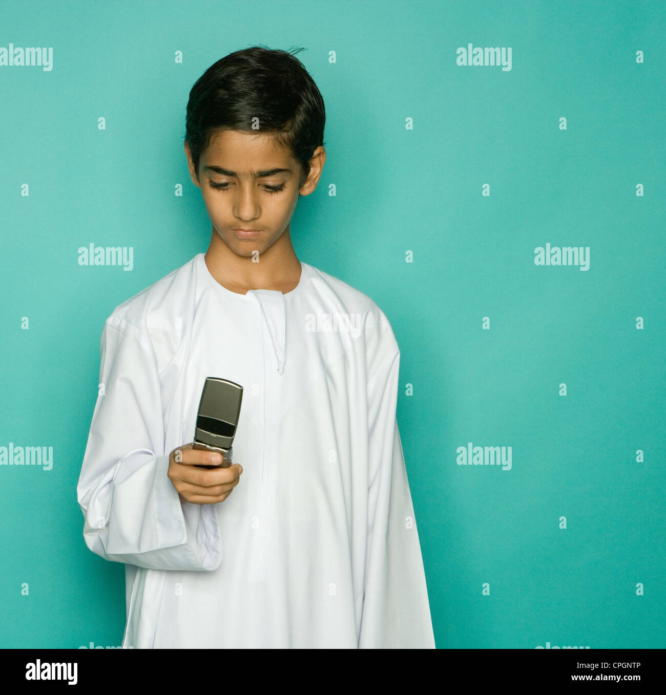 Emirati boy and phone hi-res stock photography and images - Alamy