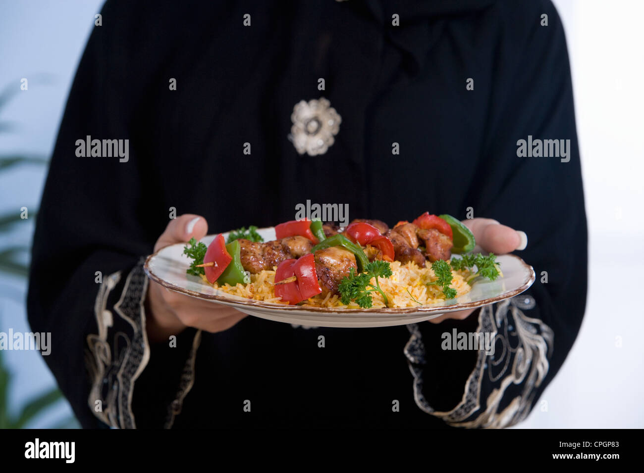 Abaya woman plate hi-res stock photography and images - Alamy