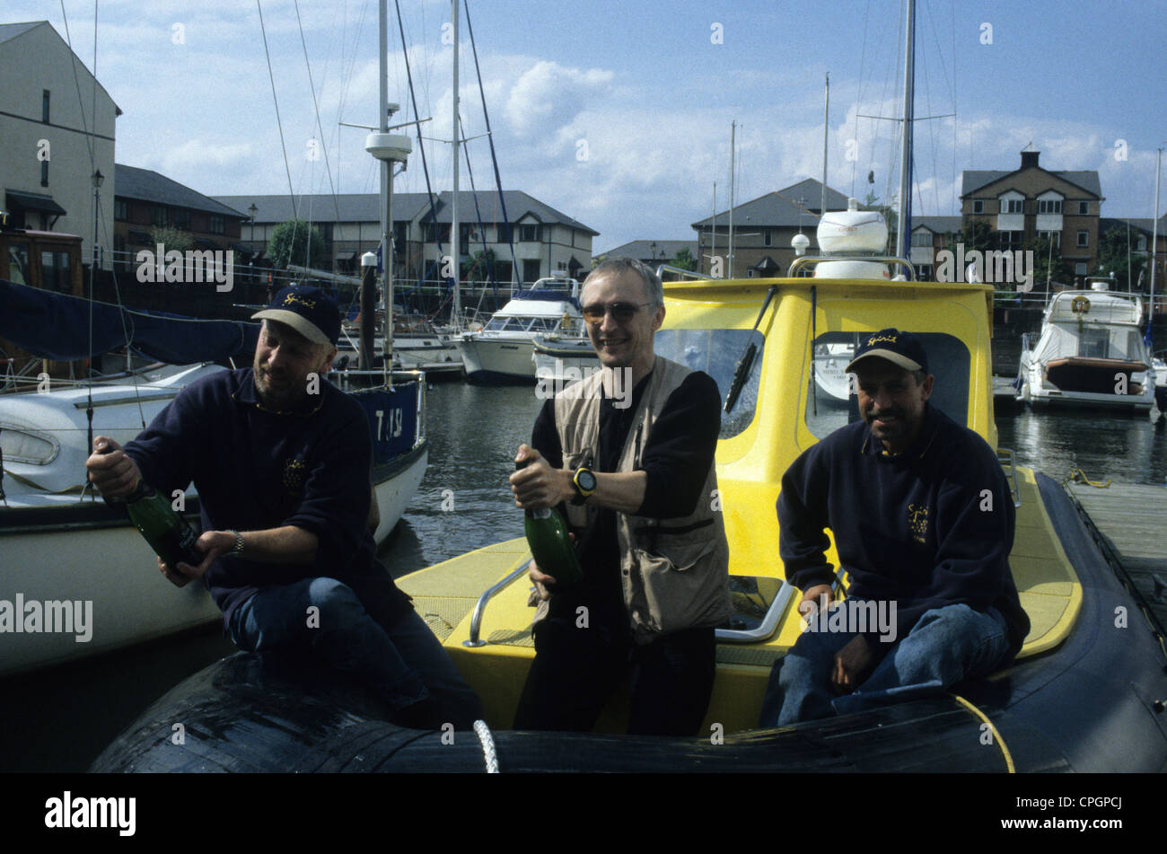 Spirit of Cardiff crew celebrating the first ever powerboat ...