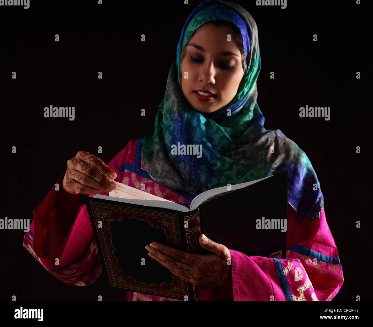 Woman reading quran hi-res stock photography and images - Alamy