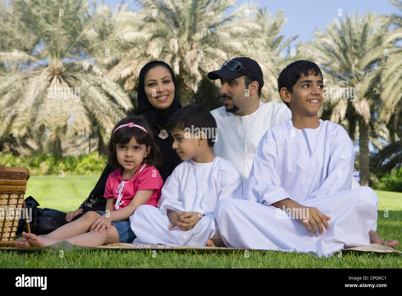 Emirati family hi-res stock photography and images - Alamy