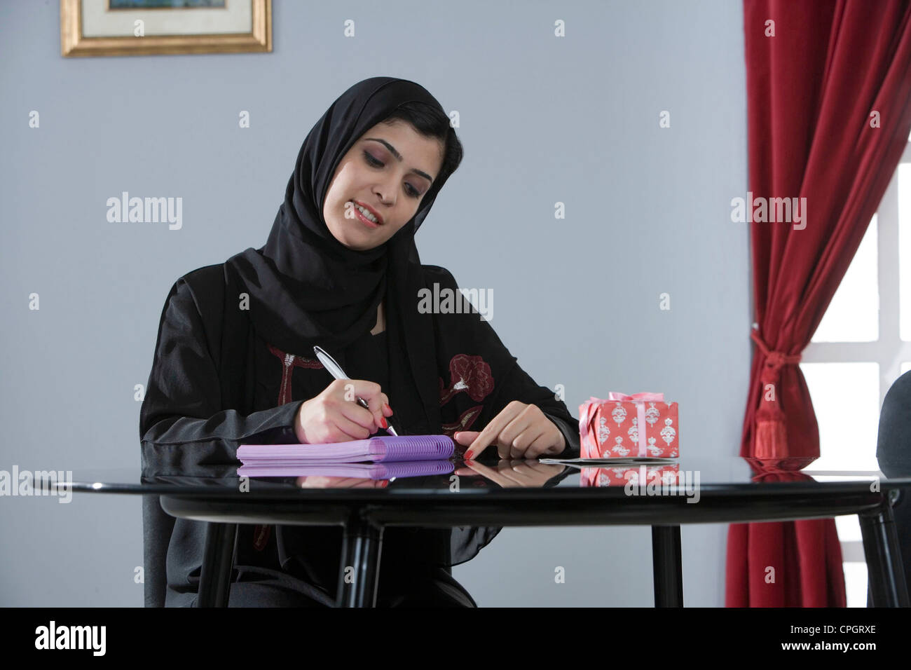 Middle eastern hijab woman books hi-res stock photography and images ...