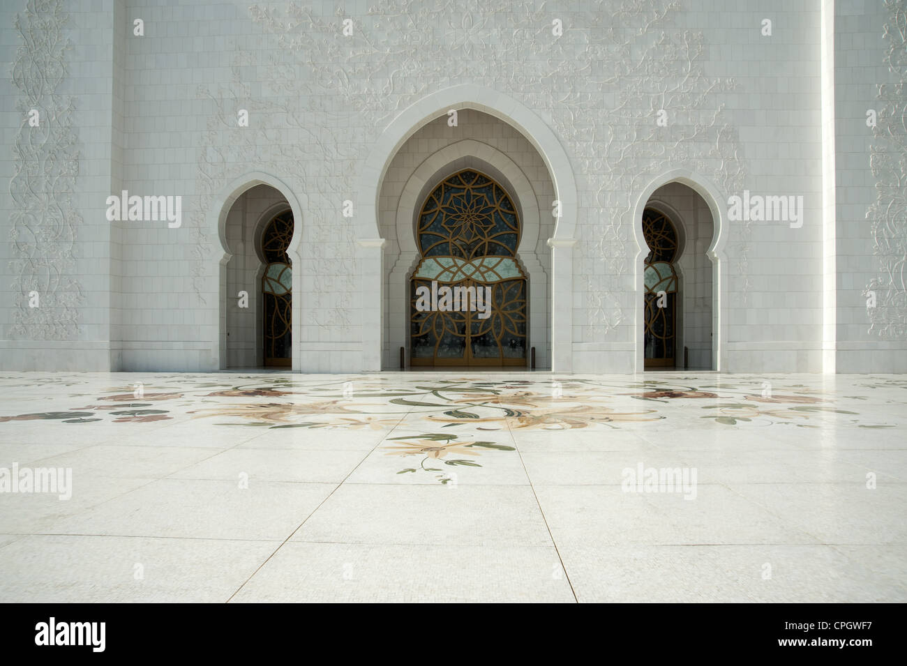 Grand sheikh zayed mosque door hi-res stock photography and images - Alamy