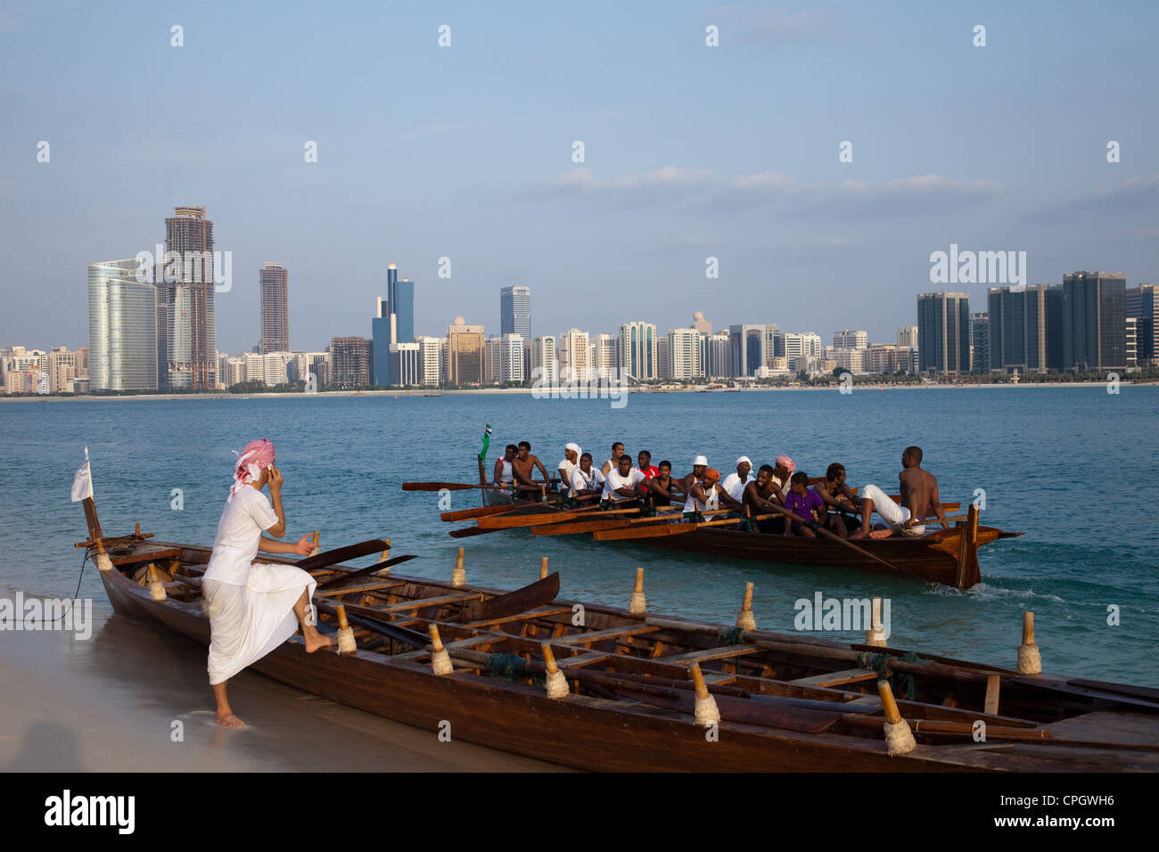 Traditional building man dhow hi-res stock photography and images - Alamy