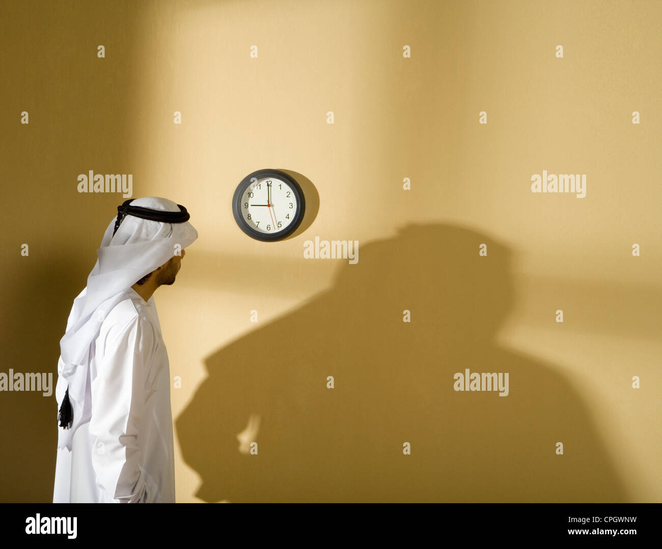 Arab man looking at clock Stock Photo - Alamy