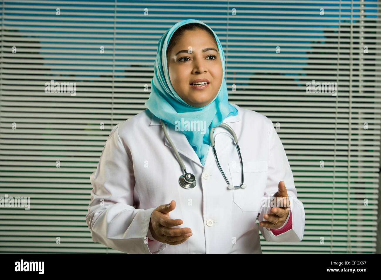 Female doctor middle east hi-res stock photography and images - Alamy