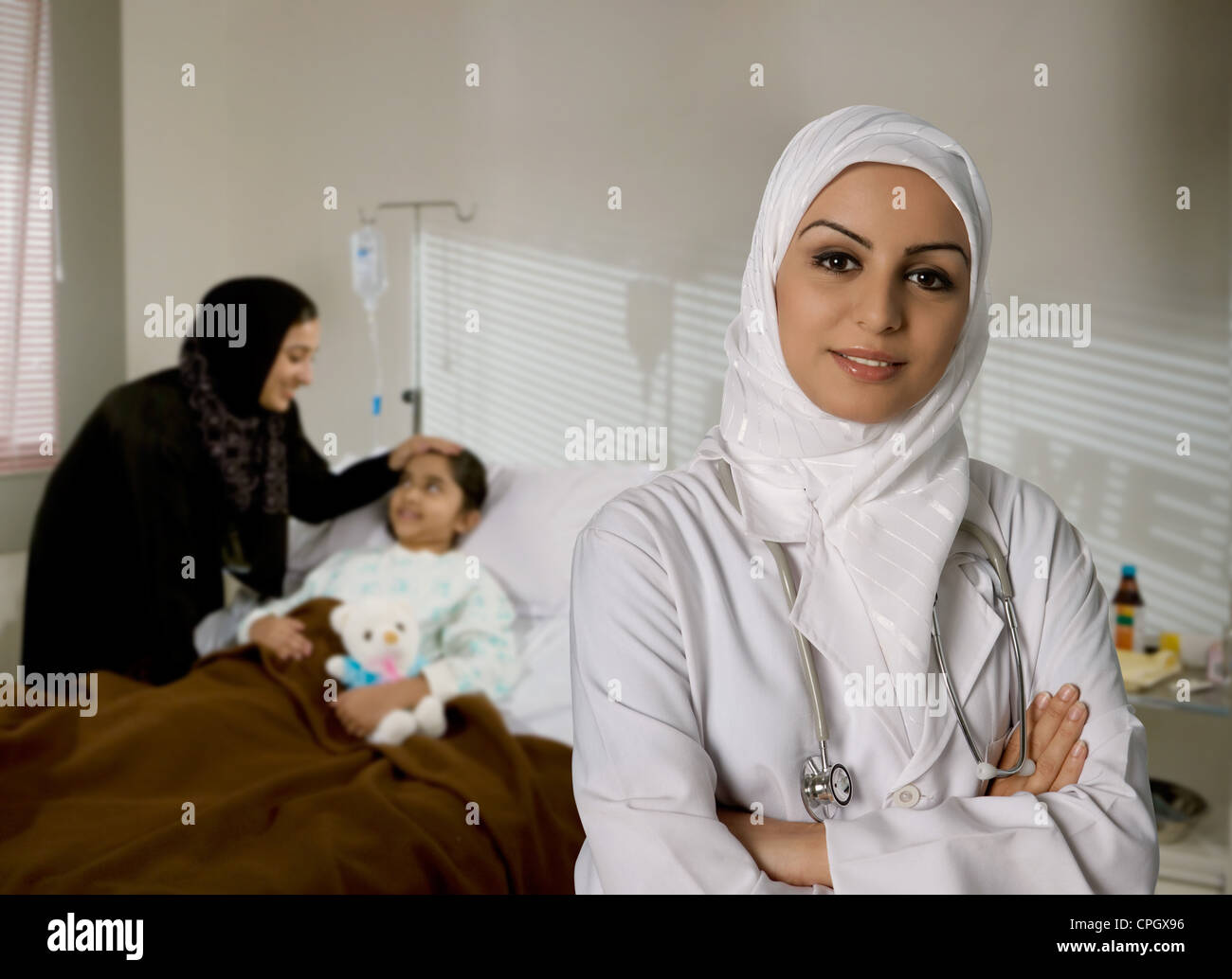 Smiling patient hospital arab hi-res stock photography and images - Alamy