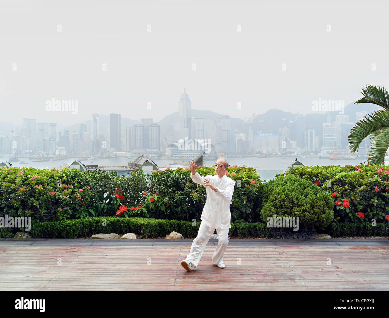 Practice tai chi hi-res stock photography and images - Alamy