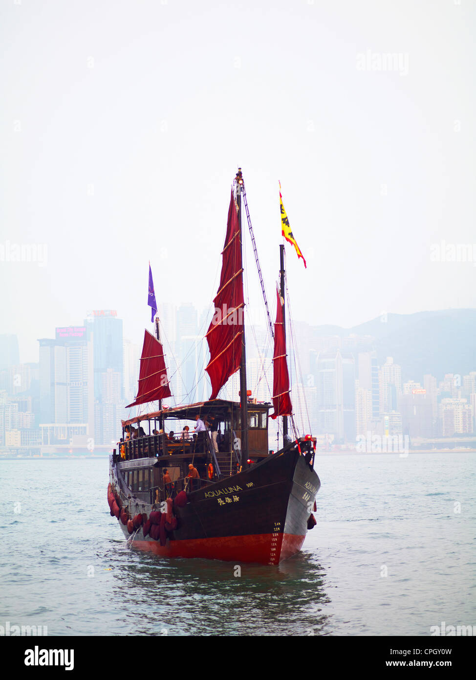 An old style Hong Kong Junk boat sails in Victoria Harbour in Hong Kong Stock Photo - Alamy