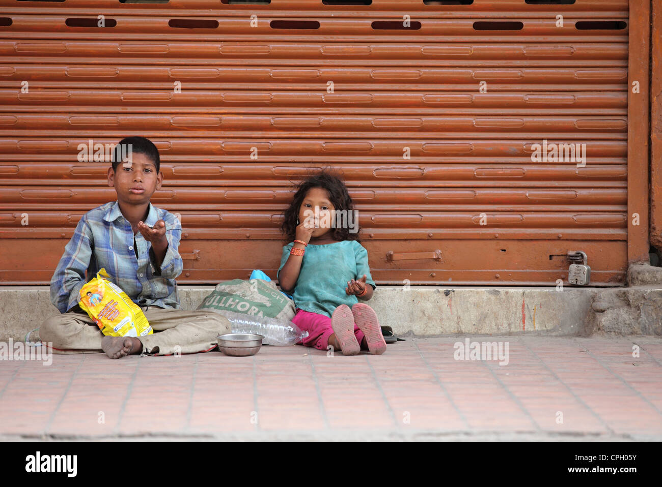 Homeless kids hi-res stock photography and images - Alamy