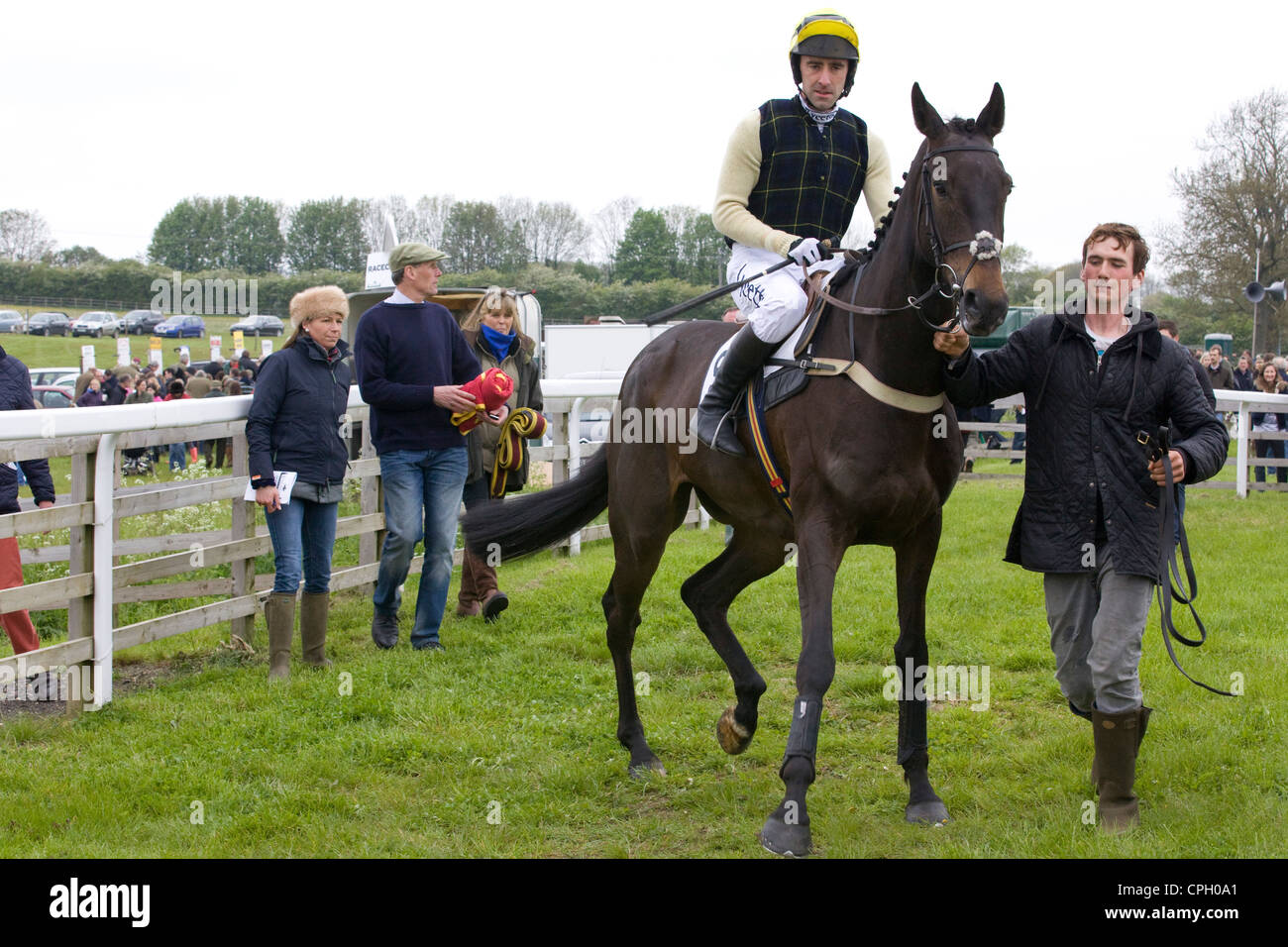 Horses start line hi-res stock photography and images - Alamy