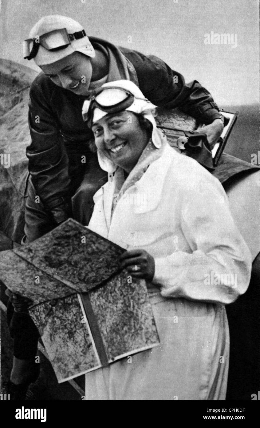 Female pilot 1920s hi-res stock photography and images - Alamy