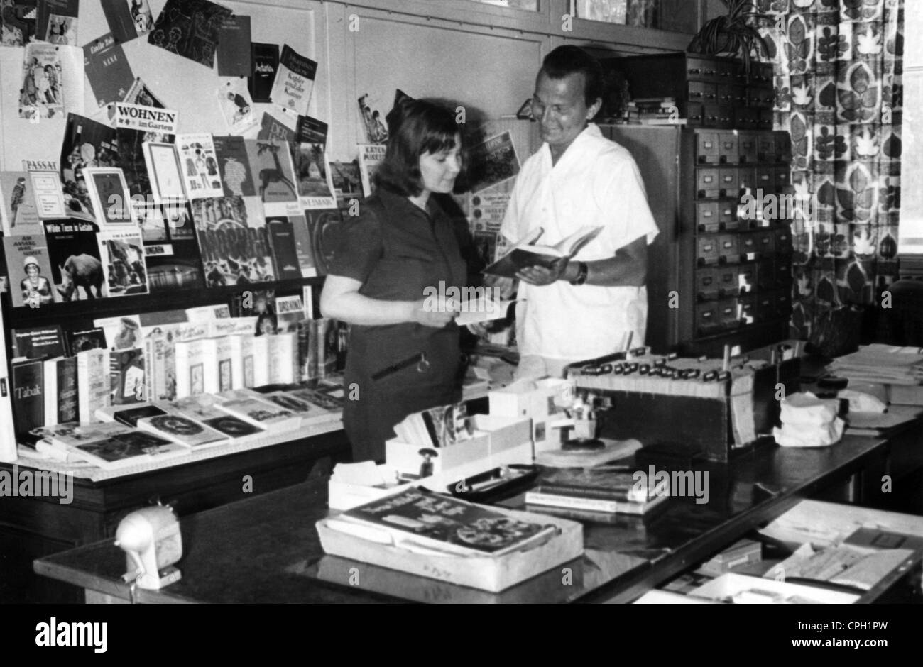 1950s library hi-res stock photography and images - Alamy