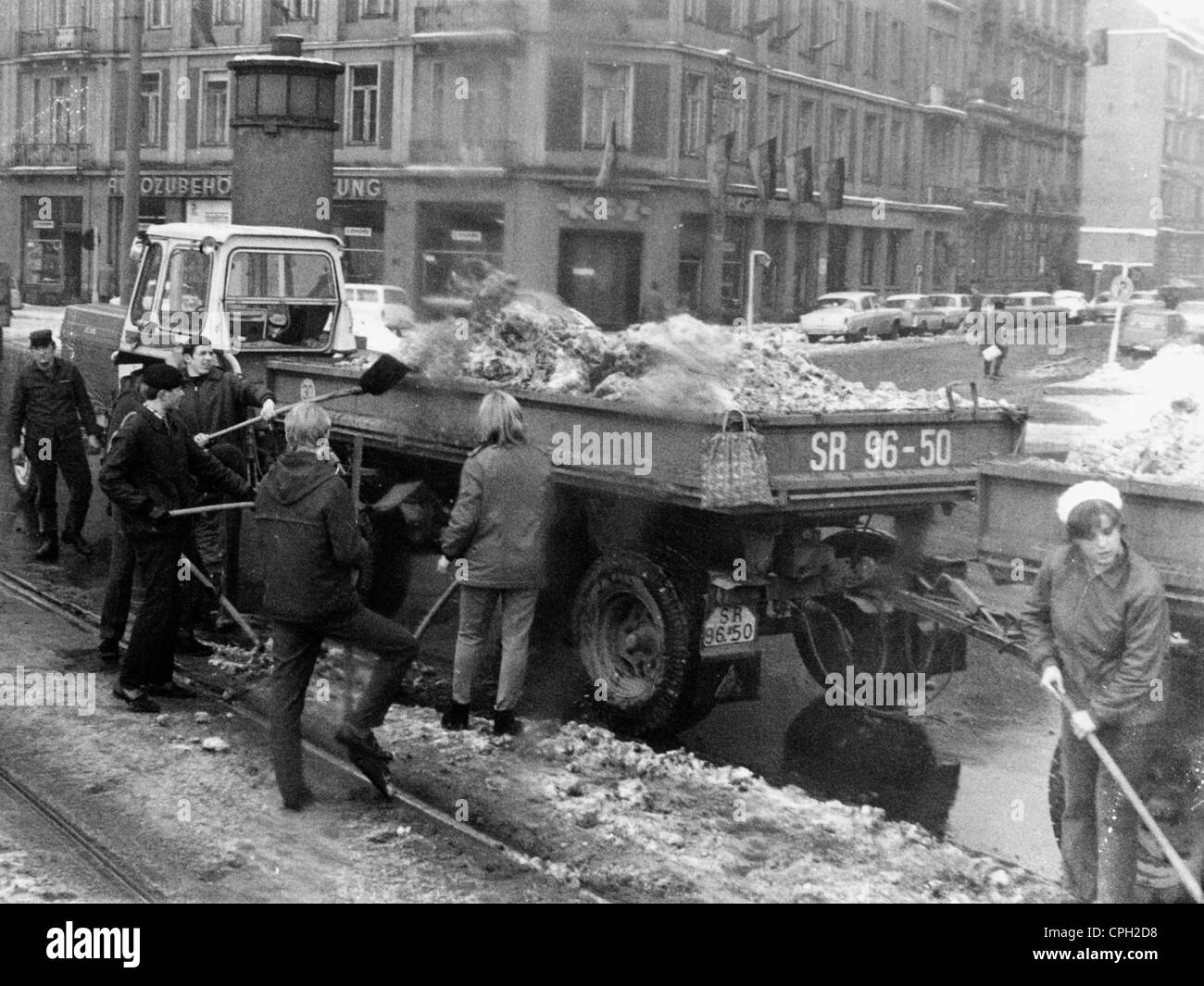 geography / travel, East Germany, people, pupils helping to clean the ...