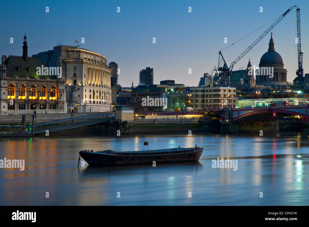London dawn st paul's hi-res stock photography and images - Alamy