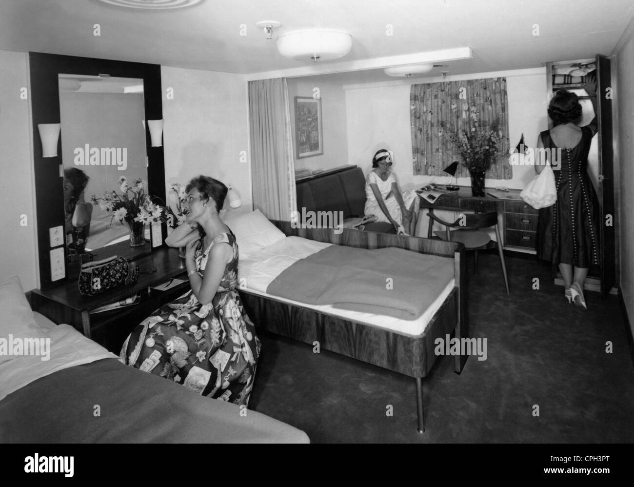 Ship interior cabin hi-res stock photography and images - Alamy