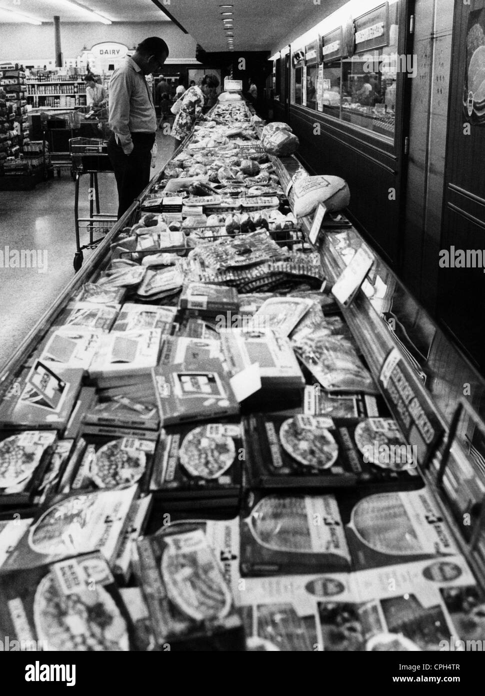Supermarket freezer 1970s hi-res stock photography and images - Alamy