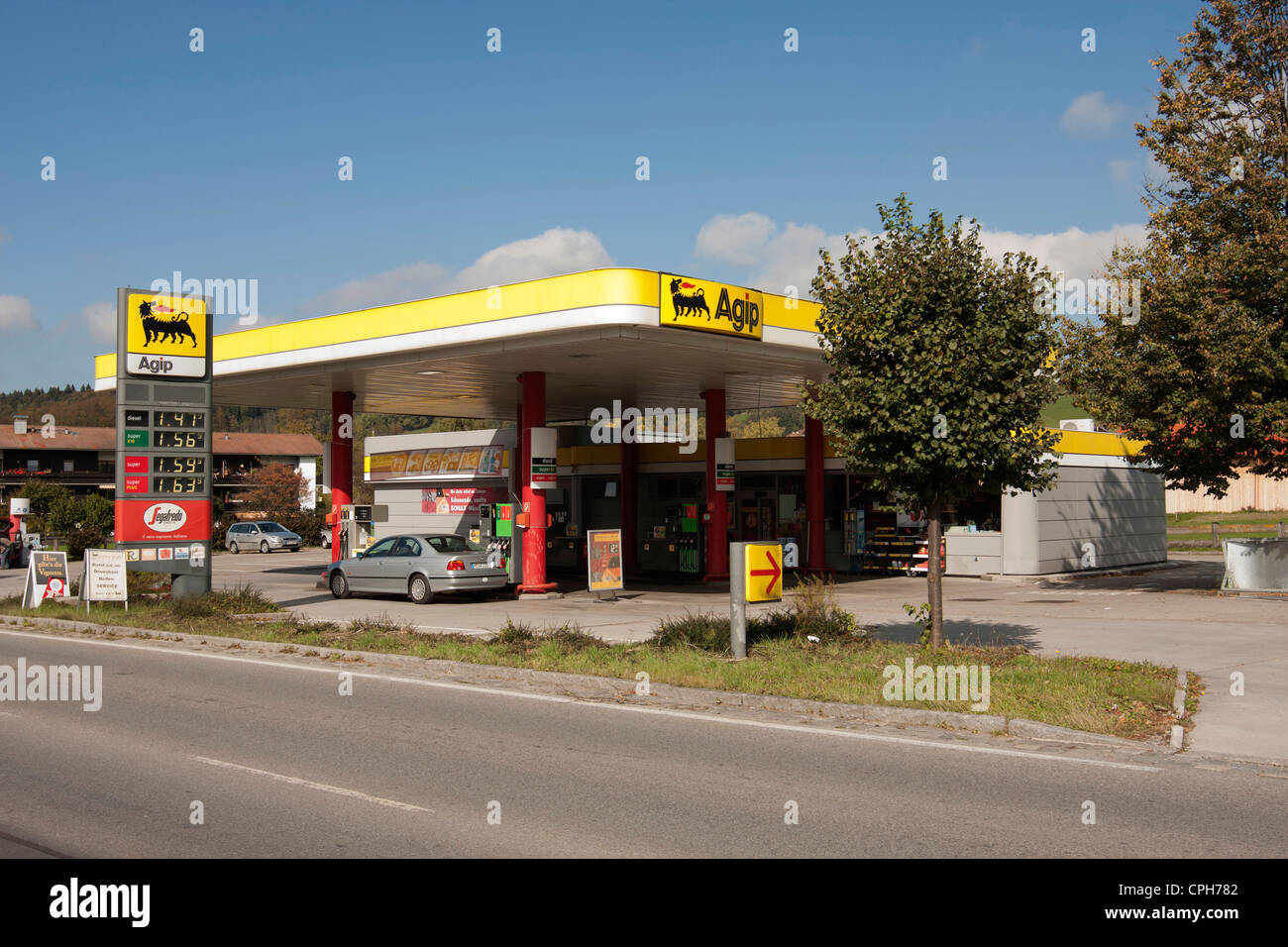 Roadside petrol pump hi-res stock photography and images - Alamy