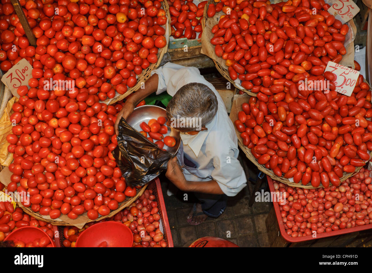 Mauritius port louis market tomatoes hi-res stock photography and ...