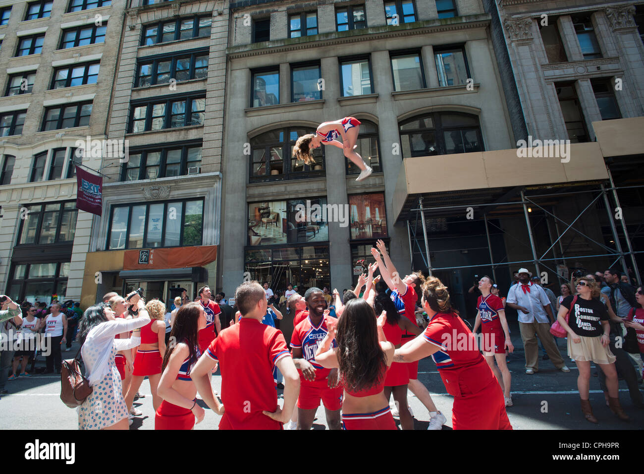 Dancing cheerleaders hi-res stock photography and images - Alamy