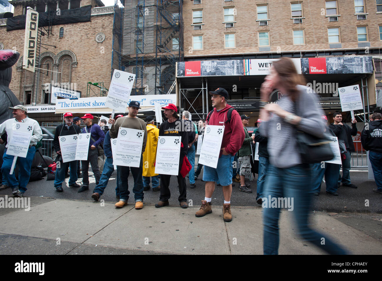 Theatrical stage employees hi-res stock photography and images - Alamy