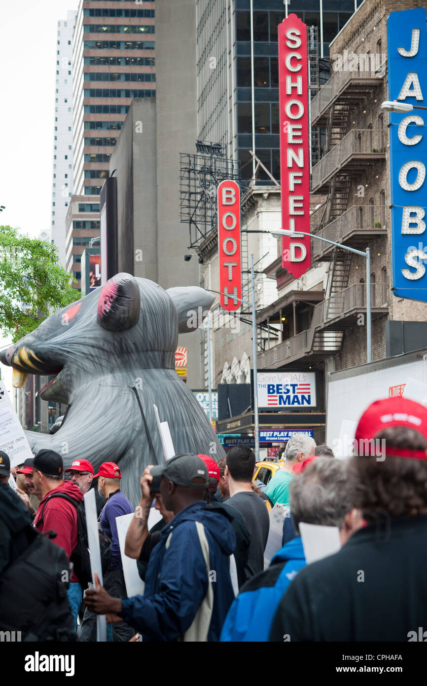 Members of Local One of the International Alliance of Theatrical Stage ...