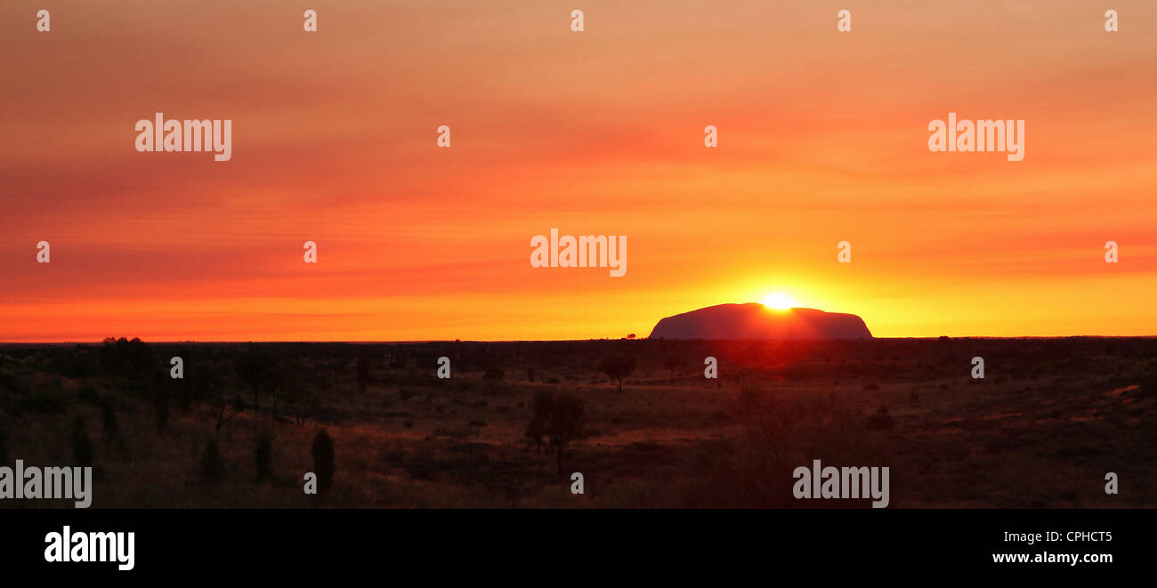Uluru, Ayers Rock, Australia, Northern Territory, red cliff, loneliness ...