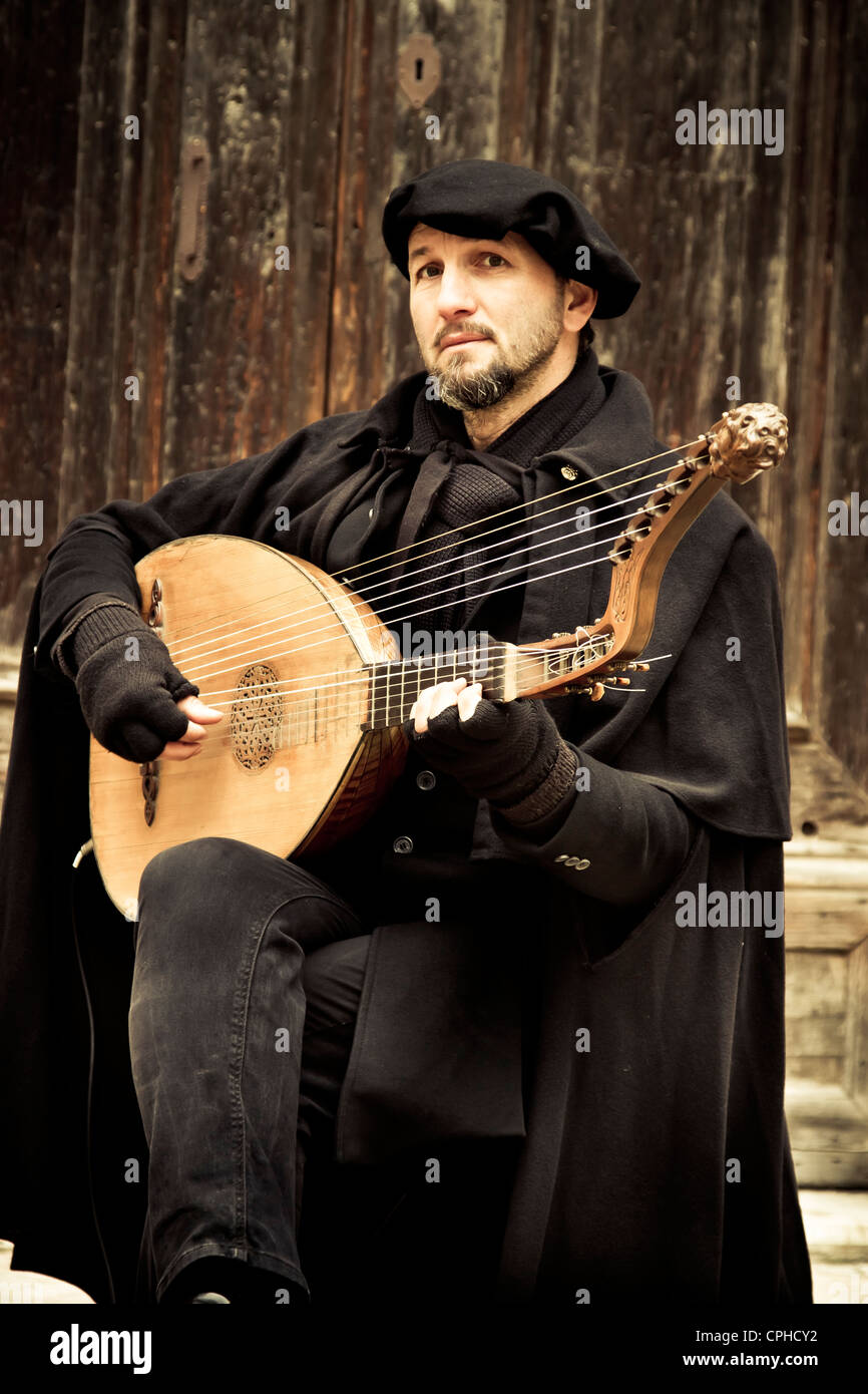 Medieval singer hi-res stock photography and images - Alamy
