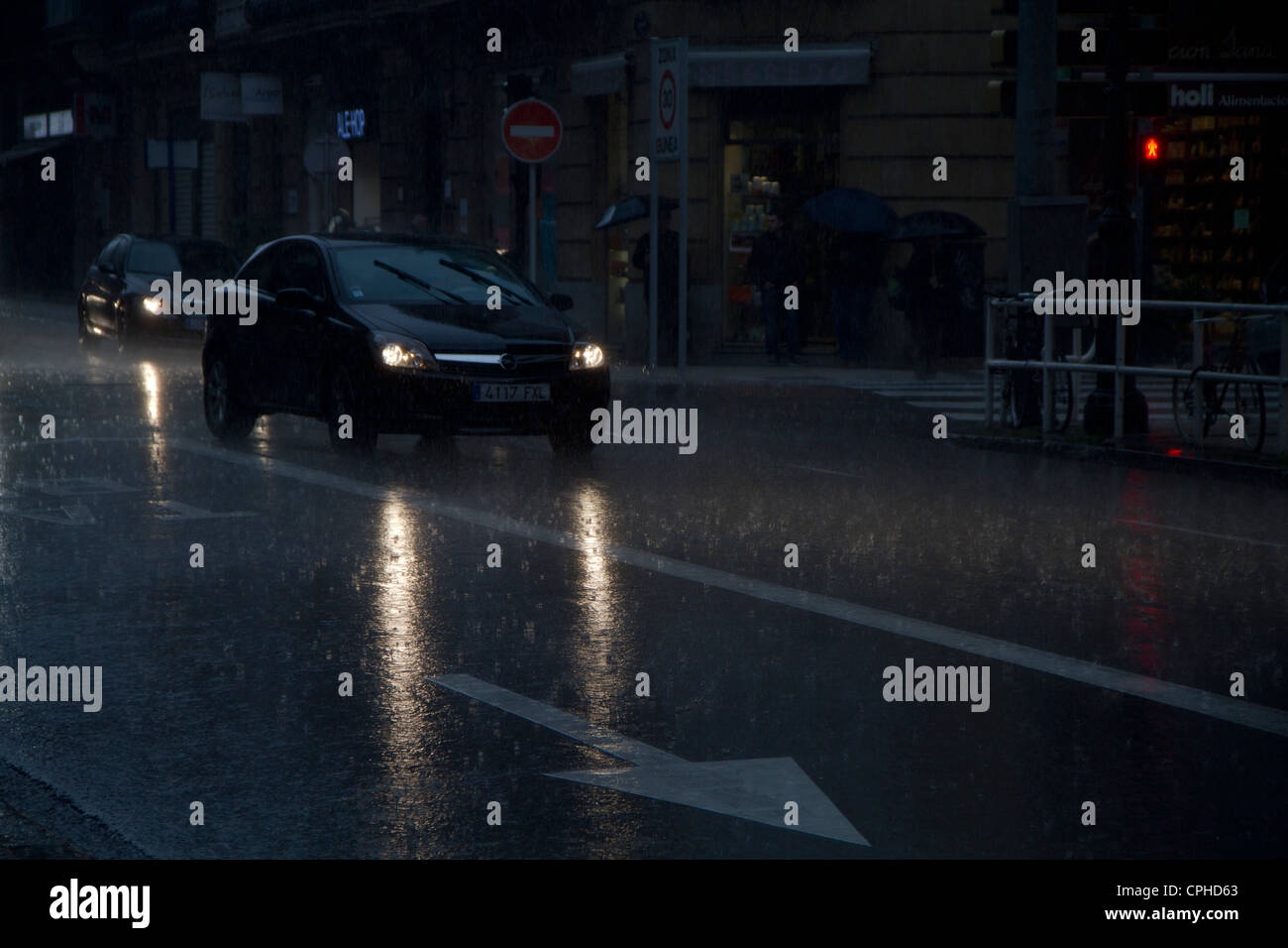 Rain on cars hi-res stock photography and images - Alamy