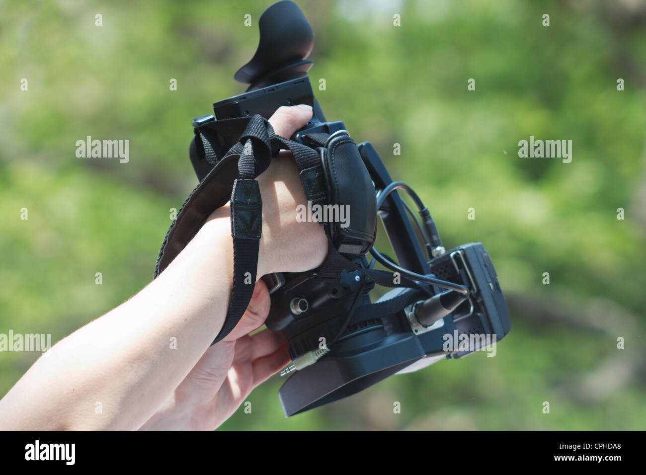 Operator holding a TV camera Stock Photo - Alamy